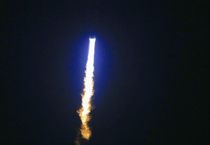 Jeff Bezos’ New Glenn rocket reaches orbit on first test flight | The ...